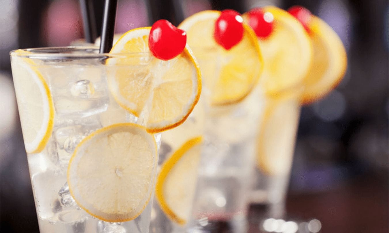 Cuatro cócteles con alcohol para consentir a tus invitados