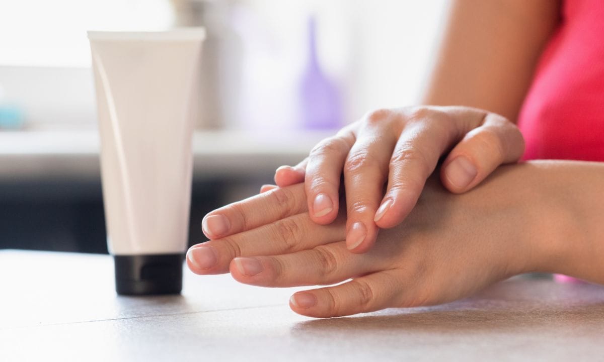 Crema para manos suaves paso a paso, ¡házlo tú misma!